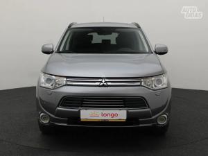 Grey Mitsubishi Outlander 2014 in Vilnius, with an engine capacity of 2.00 L and mileage of 223 thousand km for 9799 €, photo 4 on AUTOMOTO.COM.LV