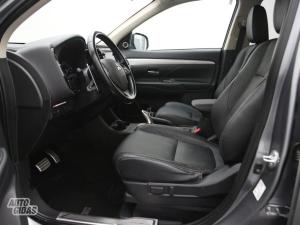 Grey Mitsubishi Outlander 2014 in Vilnius, with an engine capacity of 2.00 L and mileage of 223 thousand km for 9799 €, photo 5 on AUTOMOTO.COM.LV