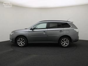 Grey Mitsubishi Outlander 2014 in Vilnius, with an engine capacity of 2.00 L and mileage of 223 thousand km for 9799 €, photo 7 on AUTOMOTO.COM.LV