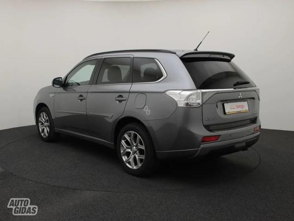 Grey Mitsubishi Outlander 2014 in Vilnius, with an engine capacity of 2.00 L and mileage of 223 thousand km for 9799 €, photo 7 on AUTOMOTO.COM.LV