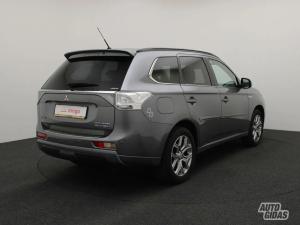 Grey Mitsubishi Outlander 2014 in Vilnius, with an engine capacity of 2.00 L and mileage of 223 thousand km for 9799 €, photo 9 on AUTOMOTO.COM.LV