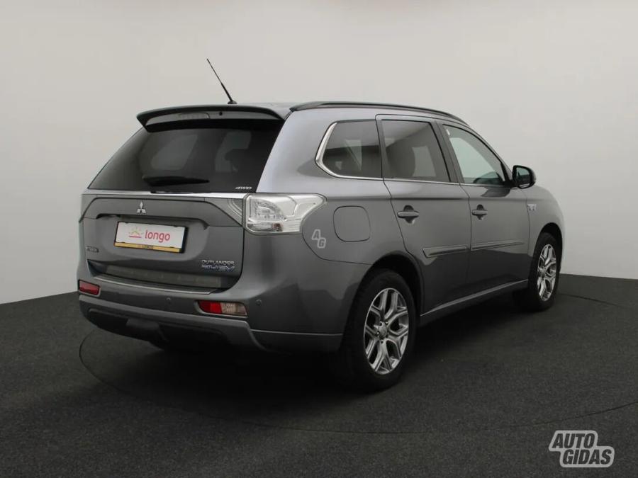 Grey Mitsubishi Outlander 2014 in Vilnius, with an engine capacity of 2.00 L and mileage of 223 thousand km for 9799 €, photo 9 on AUTOMOTO.COM.LV