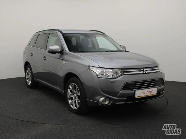 Grey Mitsubishi Outlander 2014 in Vilnius, with an engine capacity of 2.00 L and mileage of 223 thousand km for 9799 €, photo 10 on AUTOMOTO.COM.LV