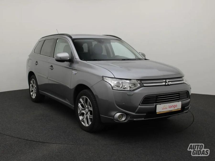 Grey Mitsubishi Outlander 2014 in Vilnius, with an engine capacity of 2.00 L and mileage of 223 thousand km for 9799 €, photo 11 on AUTOMOTO.COM.LV