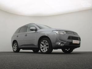 Grey Mitsubishi Outlander 2014 in Vilnius, with an engine capacity of 2.00 L and mileage of 223 thousand km for 9799 €, photo 12 on AUTOMOTO.COM.LV