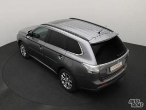 Grey Mitsubishi Outlander 2014 in Vilnius, with an engine capacity of 2.00 L and mileage of 223 thousand km for 9799 €, photo 13 on AUTOMOTO.COM.LV