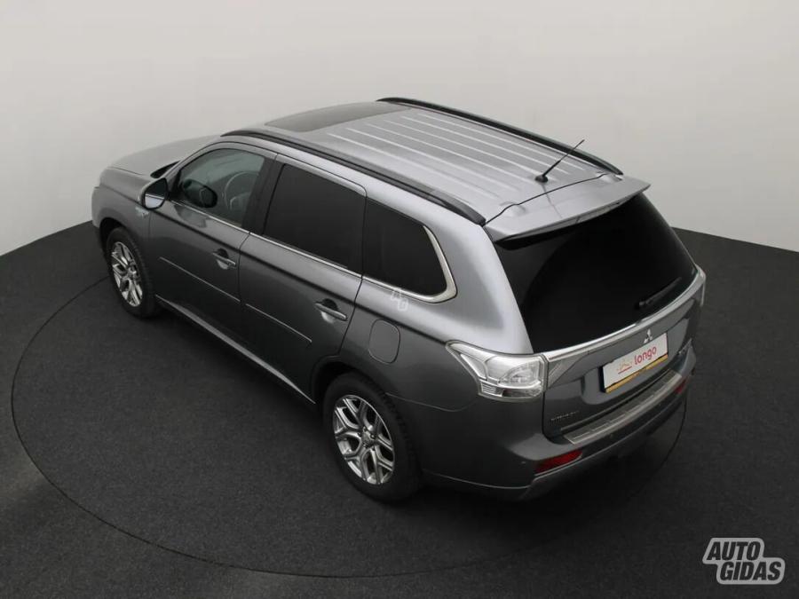 Grey Mitsubishi Outlander 2014 in Vilnius, with an engine capacity of 2.00 L and mileage of 223 thousand km for 9799 €, photo 13 on AUTOMOTO.COM.LV