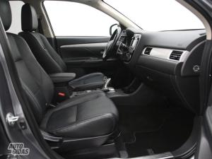 Grey Mitsubishi Outlander 2014 in Vilnius, with an engine capacity of 2.00 L and mileage of 223 thousand km for 9799 €, photo 15 on AUTOMOTO.COM.LV