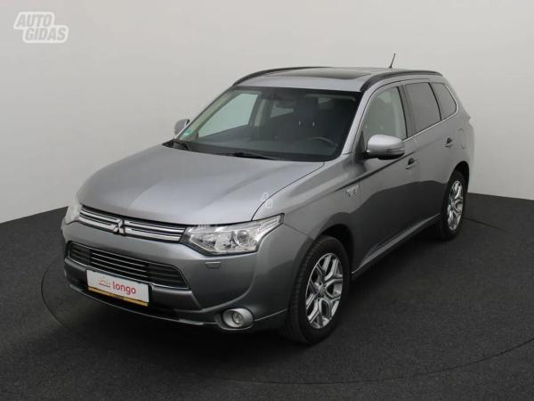 Grey Mitsubishi Outlander 2014 in Vilnius, with an engine capacity of 2.00 L and mileage of 207 thousand km for 9999 €, photo 1 on AUTOMOTO.COM.LV