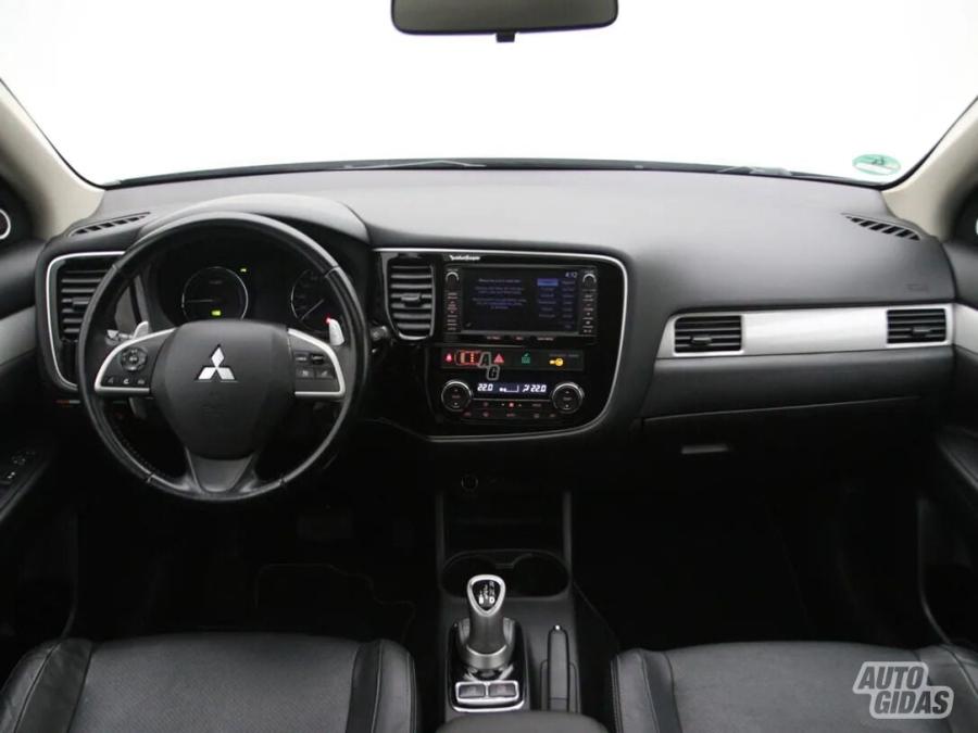 Pelēks Mitsubishi Outlander 2014 Viļņa, ar dzinēja tilpumu 2.00 L un nobraukumu 207 tūkst. km par 9999 €, foto 3 vietnē AUTOMOTO.COM.LV