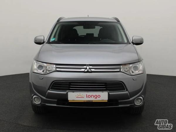 Grey Mitsubishi Outlander 2014 in Vilnius, with an engine capacity of 2.00 L and mileage of 207 thousand km for 9999 €, photo 3 on AUTOMOTO.COM.LV