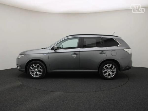 Grey Mitsubishi Outlander 2014 in Vilnius, with an engine capacity of 2.00 L and mileage of 207 thousand km for 9999 €, photo 6 on AUTOMOTO.COM.LV