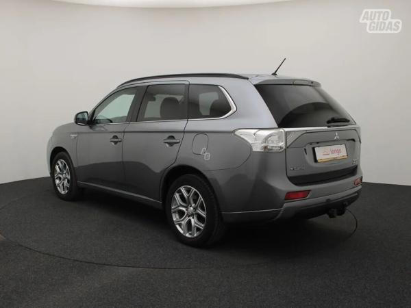 Grey Mitsubishi Outlander 2014 in Vilnius, with an engine capacity of 2.00 L and mileage of 207 thousand km for 9999 €, photo 7 on AUTOMOTO.COM.LV