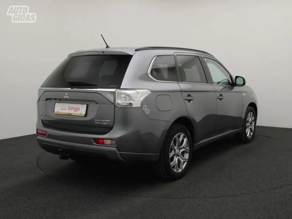 Grey Mitsubishi Outlander 2014 in Vilnius, with an engine capacity of 2.00 L and mileage of 207 thousand km for 9999 €, photo 8 on AUTOMOTO.COM.LV
