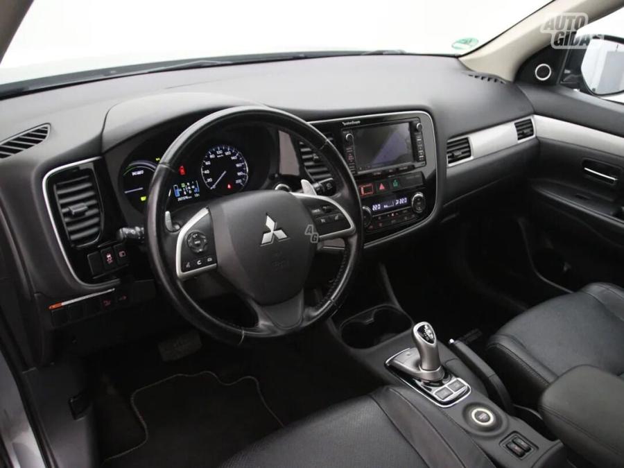 Pelēks Mitsubishi Outlander 2014 Viļņa, ar dzinēja tilpumu 2.00 L un nobraukumu 207 tūkst. km par 9999 €, foto 17 vietnē AUTOMOTO.COM.LV