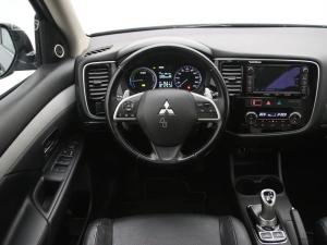 Pelēks Mitsubishi Outlander 2014 Viļņa, ar dzinēja tilpumu 2.00 L un nobraukumu 207 tūkst. km par 9999 €, foto 18 vietnē AUTOMOTO.COM.LV