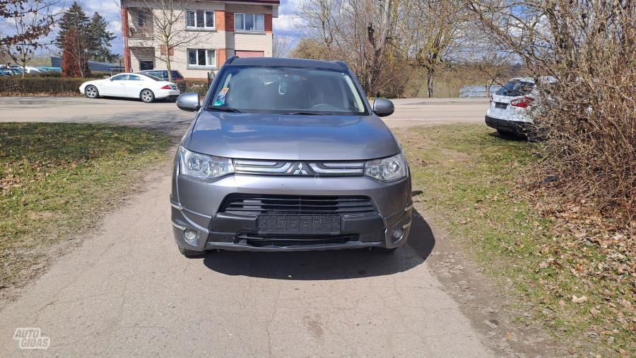 Pelēks Mitsubishi Outlander 2014 Viļņa, ar dzinēja tilpumu 2.20 L un nobraukumu 245 tūkst. km par 6500 €, foto 3 vietnē AUTOMOTO.COM.LV