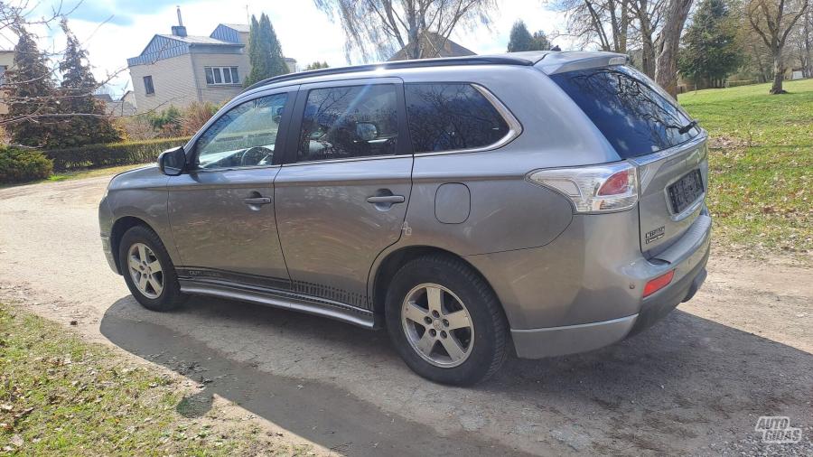 Pelēks Mitsubishi Outlander 2014 Viļņa, ar dzinēja tilpumu 2.20 L un nobraukumu 245 tūkst. km par 6500 €, foto 7 vietnē AUTOMOTO.COM.LV