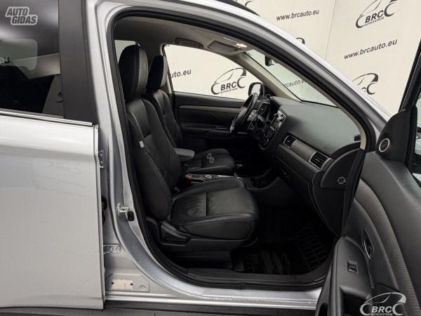 Pelēks Mitsubishi Outlander 2014 Avižieniai, ar dzinēja tilpumu 2.30 L un nobraukumu 244 tūkst. km par 7500 €, foto 4 vietnē AUTOMOTO.COM.LV