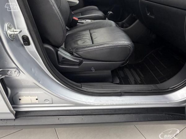 Pelēks Mitsubishi Outlander 2014 Avižieniai, ar dzinēja tilpumu 2.30 L un nobraukumu 244 tūkst. km par 7500 €, foto 6 vietnē AUTOMOTO.COM.LV