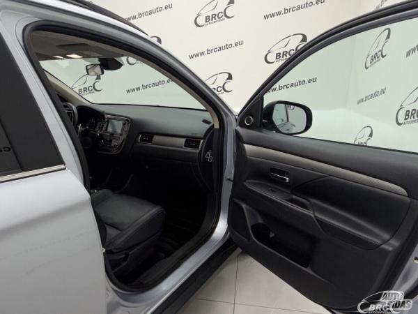 Pelēks Mitsubishi Outlander 2014 Avižieniai, ar dzinēja tilpumu 2.30 L un nobraukumu 244 tūkst. km par 7500 €, foto 8 vietnē AUTOMOTO.COM.LV