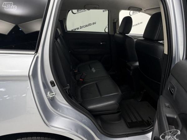 Pelēks Mitsubishi Outlander 2014 Avižieniai, ar dzinēja tilpumu 2.30 L un nobraukumu 244 tūkst. km par 7500 €, foto 9 vietnē AUTOMOTO.COM.LV