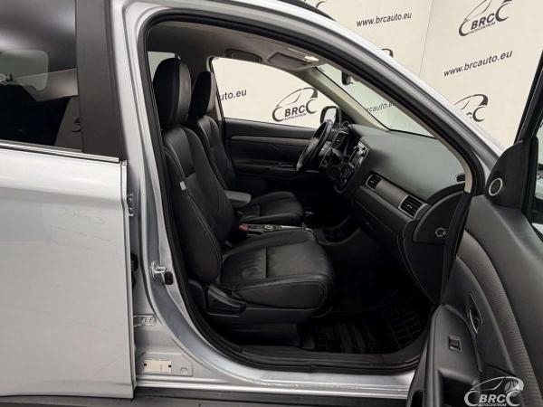Pelēks Mitsubishi Outlander 2014 Viļņa, ar dzinēja tilpumu 2.27 L un nobraukumu 244 tūkst. km par 6990 €, foto 5 vietnē AUTOMOTO.COM.LV