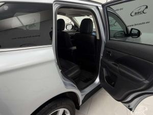 Grey Mitsubishi Outlander 2014 in Vilnius, with an engine capacity of 2.27 L and mileage of 244 thousand km for 6990 €, photo 13 on AUTOMOTO.COM.LV