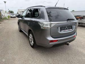 Pelēks Mitsubishi Outlander 2014 Marijampole, ar dzinēja tilpumu 2.00 L un nobraukumu 209 tūkst. km par 6950 €, foto 6 vietnē AUTOMOTO.COM.LV