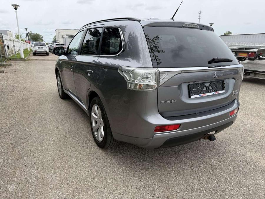 Pelēks Mitsubishi Outlander 2014 Marijampole, ar dzinēja tilpumu 2.00 L un nobraukumu 209 tūkst. km par 6950 €, foto 6 vietnē AUTOMOTO.COM.LV