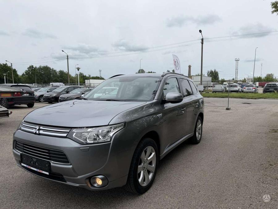Pelēks Mitsubishi Outlander 2014 Marijampole, ar dzinēja tilpumu 2.00 L un nobraukumu 209 tūkst. km par 6950 €, foto 8 vietnē AUTOMOTO.COM.LV