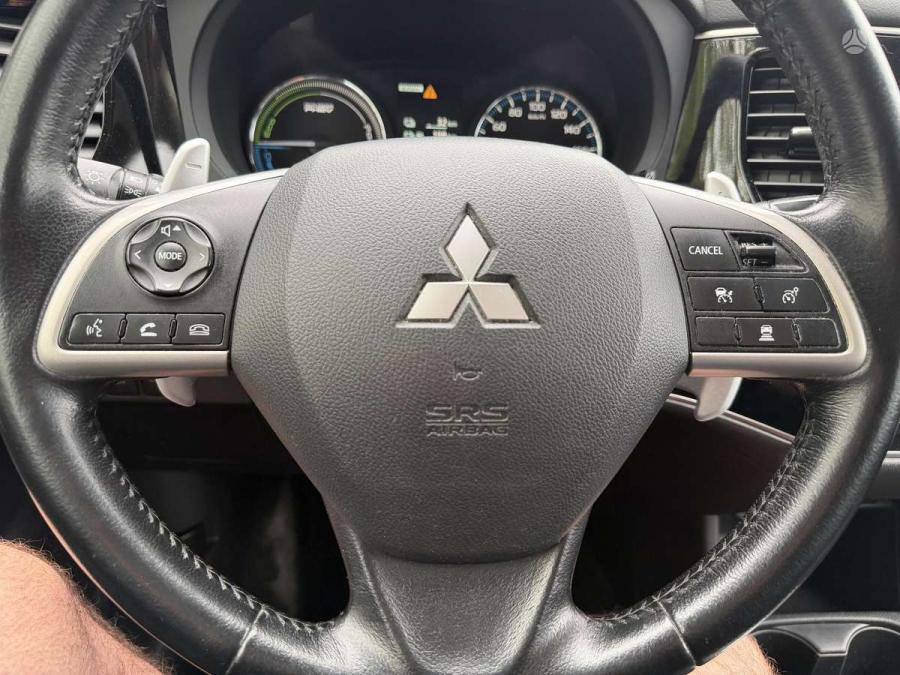 Pelēks Mitsubishi Outlander 2014 Marijampole, ar dzinēja tilpumu 2.00 L un nobraukumu 209 tūkst. km par 6950 €, foto 13 vietnē AUTOMOTO.COM.LV