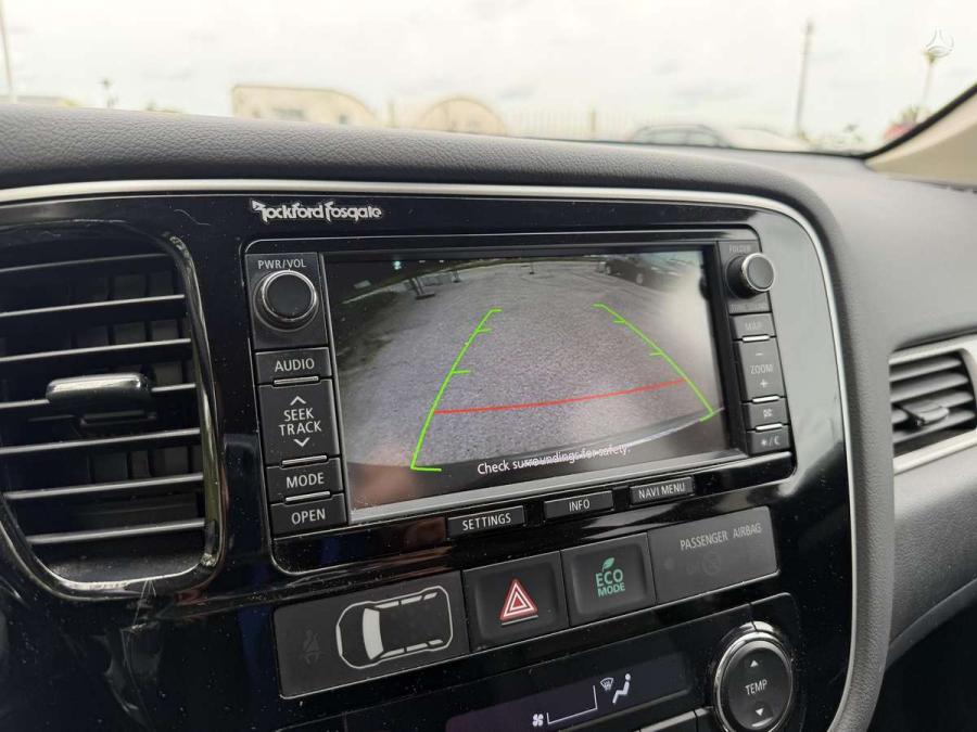 Pelēks Mitsubishi Outlander 2014 Marijampole, ar dzinēja tilpumu 2.00 L un nobraukumu 209 tūkst. km par 6950 €, foto 16 vietnē AUTOMOTO.COM.LV