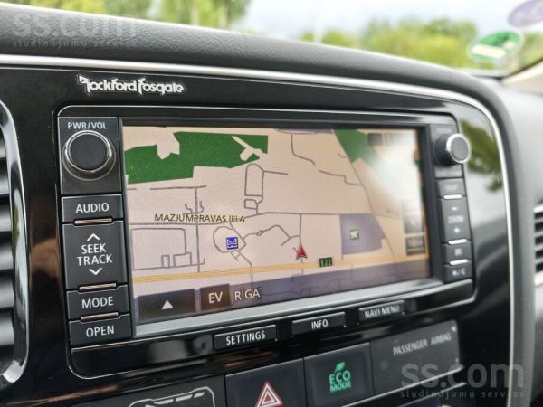Grey Mitsubishi Outlander 2014 in Riga, with an engine capacity of 2.00 L and mileage of 267 thousand km for 8950 €, photo 8 on AUTOMOTO.COM.LV