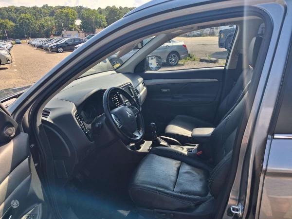 Pelēks Mitsubishi Outlander 2014 Alīta, ar dzinēja tilpumu 2.20 L un nobraukumu 250 tūkst. km par 6600 €, foto 3 vietnē AUTOMOTO.COM.LV