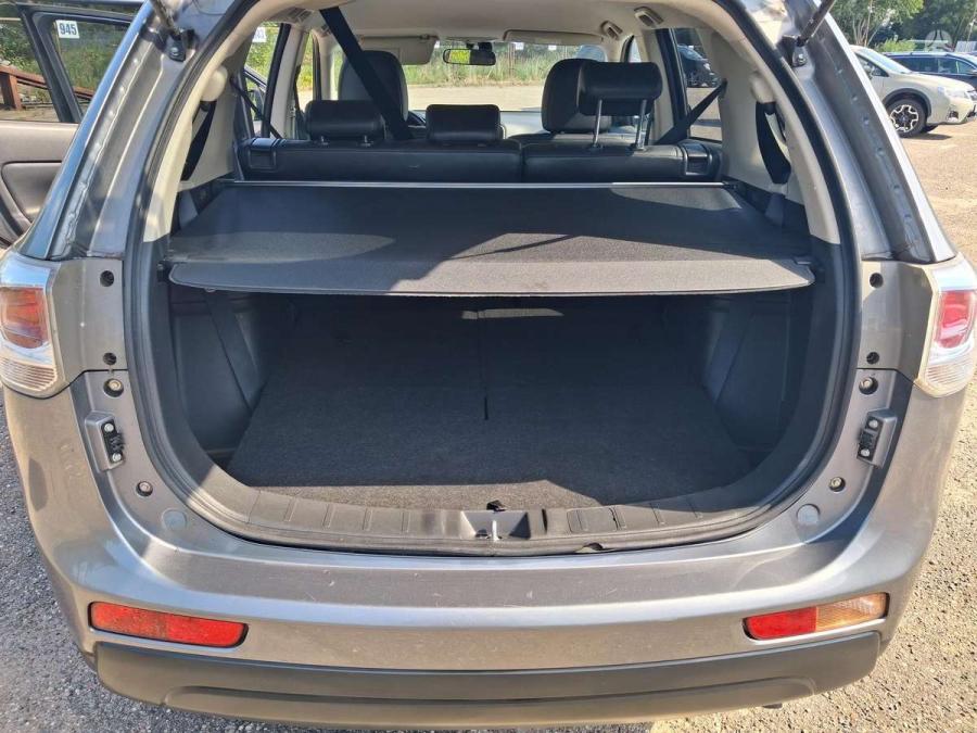 Grey Mitsubishi Outlander 2014 in Alytus, with an engine capacity of 2.20 L and mileage of 250 thousand km for 6600 €, photo 5 on AUTOMOTO.COM.LV