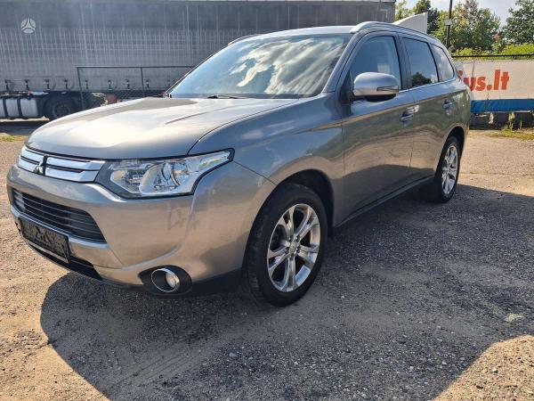 Pelēks Mitsubishi Outlander 2014 Alīta, ar dzinēja tilpumu 2.20 L un nobraukumu 250 tūkst. km par 6600 €, foto 5 vietnē AUTOMOTO.COM.LV