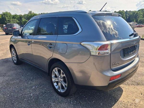 Pelēks Mitsubishi Outlander 2014 Alīta, ar dzinēja tilpumu 2.20 L un nobraukumu 250 tūkst. km par 6600 €, foto 7 vietnē AUTOMOTO.COM.LV
