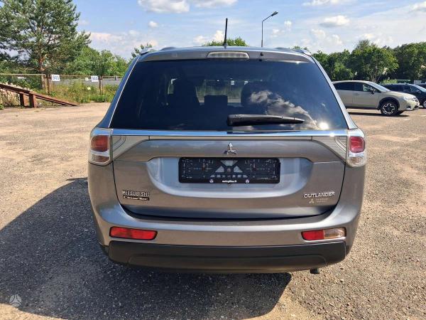Pelēks Mitsubishi Outlander 2014 Alīta, ar dzinēja tilpumu 2.20 L un nobraukumu 250 tūkst. km par 6600 €, foto 8 vietnē AUTOMOTO.COM.LV