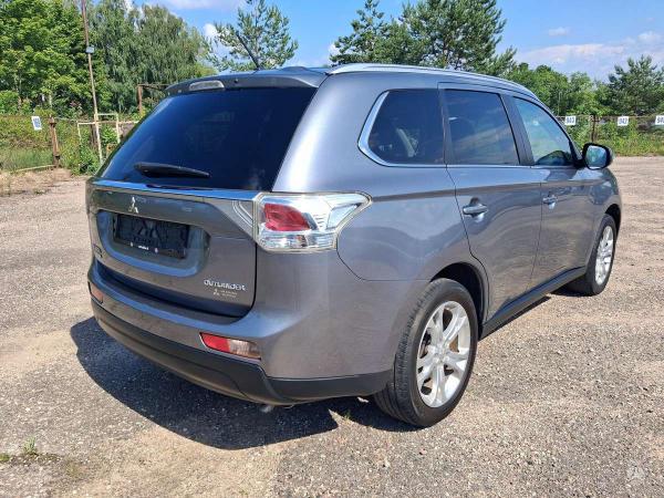 Pelēks Mitsubishi Outlander 2014 Alīta, ar dzinēja tilpumu 2.20 L un nobraukumu 250 tūkst. km par 6600 €, foto 9 vietnē AUTOMOTO.COM.LV