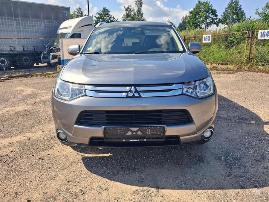 Grey Mitsubishi Outlander 2014 in Alytus, with an engine capacity of 2.20 L and mileage of 250 thousand km for 6600 €, photo 13 on AUTOMOTO.COM.LV