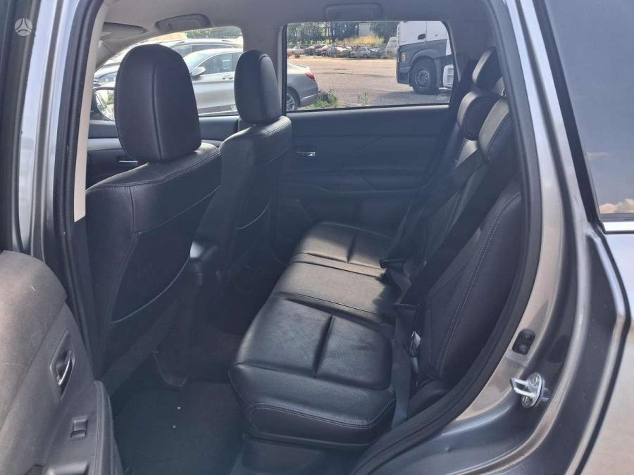 Grey Mitsubishi Outlander 2014 in Alytus, with an engine capacity of 2.20 L and mileage of 250 thousand km for 6600 €, photo 15 on AUTOMOTO.COM.LV