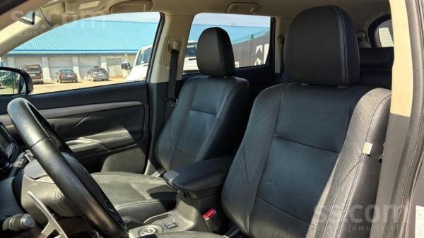 Pelēks Mitsubishi Outlander 2014 Liepāja, ar dzinēja tilpumu 2.00 L un nobraukumu 173 tūkst. km par 9350 €, foto 10 vietnē AUTOMOTO.COM.LV