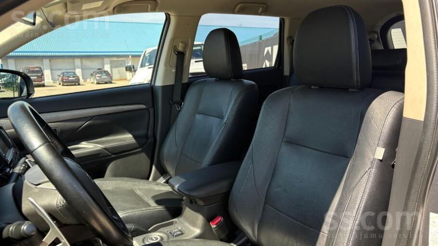 Pelēks Mitsubishi Outlander 2014 Liepāja, ar dzinēja tilpumu 2.00 L un nobraukumu 173 tūkst. km par 9350 €, foto 11 vietnē AUTOMOTO.COM.LV