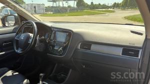 Pelēks Mitsubishi Outlander 2014 Liepāja, ar dzinēja tilpumu 2.00 L un nobraukumu 173 tūkst. km par 9350 €, foto 19 vietnē AUTOMOTO.COM.LV