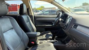 Pelēks Mitsubishi Outlander 2014 Liepāja, ar dzinēja tilpumu 2.00 L un nobraukumu 173 tūkst. km par 9350 €, foto 20 vietnē AUTOMOTO.COM.LV