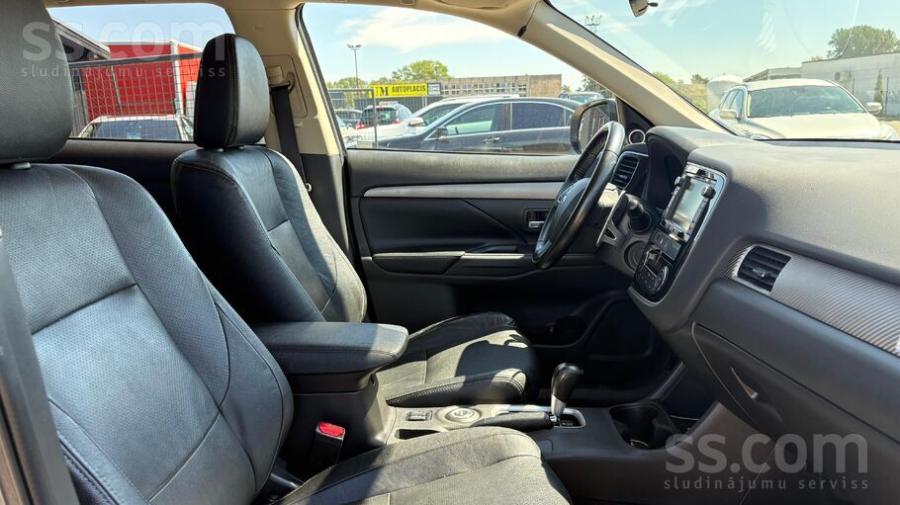 Pelēks Mitsubishi Outlander 2014 Liepāja, ar dzinēja tilpumu 2.00 L un nobraukumu 173 tūkst. km par 9350 €, foto 20 vietnē AUTOMOTO.COM.LV