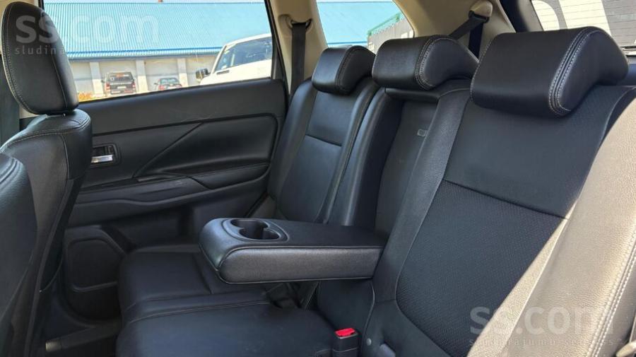 Pelēks Mitsubishi Outlander 2014 Liepāja, ar dzinēja tilpumu 2.00 L un nobraukumu 173 tūkst. km par 9350 €, foto 23 vietnē AUTOMOTO.COM.LV