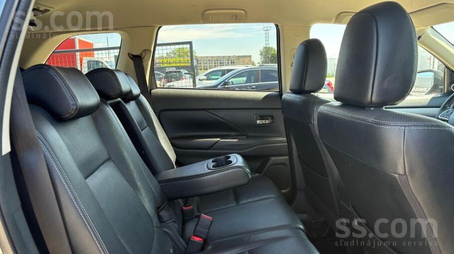 Pelēks Mitsubishi Outlander 2014 Liepāja, ar dzinēja tilpumu 2.00 L un nobraukumu 173 tūkst. km par 9350 €, foto 24 vietnē AUTOMOTO.COM.LV