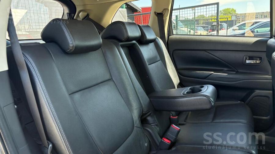 Pelēks Mitsubishi Outlander 2014 Liepāja, ar dzinēja tilpumu 2.00 L un nobraukumu 173 tūkst. km par 9350 €, foto 25 vietnē AUTOMOTO.COM.LV